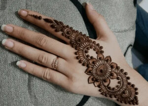 12 Easy Bail Mehndi Designs - Bisnora